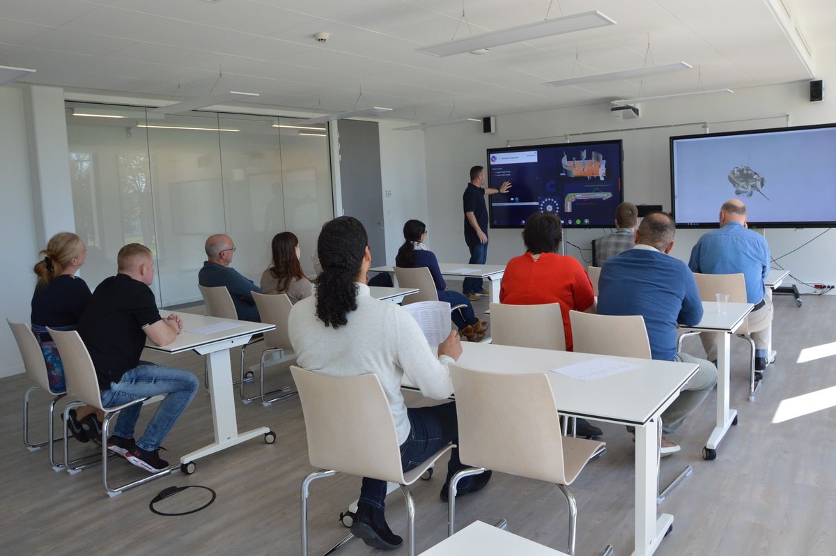 Virtual Maintenance Training : Defense - John Cockerill